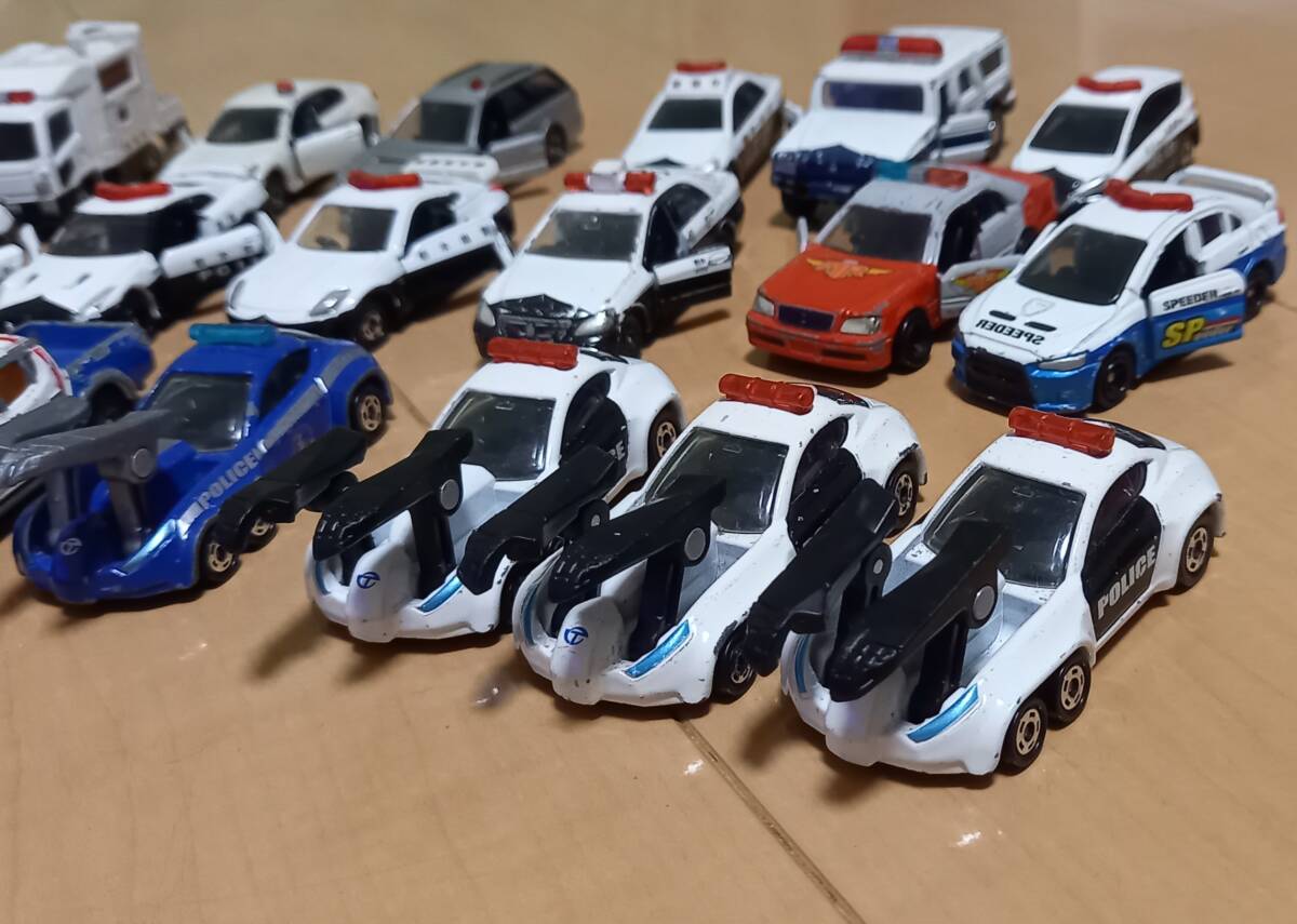 トミカ TOMICA 警察車両 パトカー GTR35 Z クラウン 覆面 トミカ TOMICA 警察車両 パトカー GTR35 Z クラウン 覆面