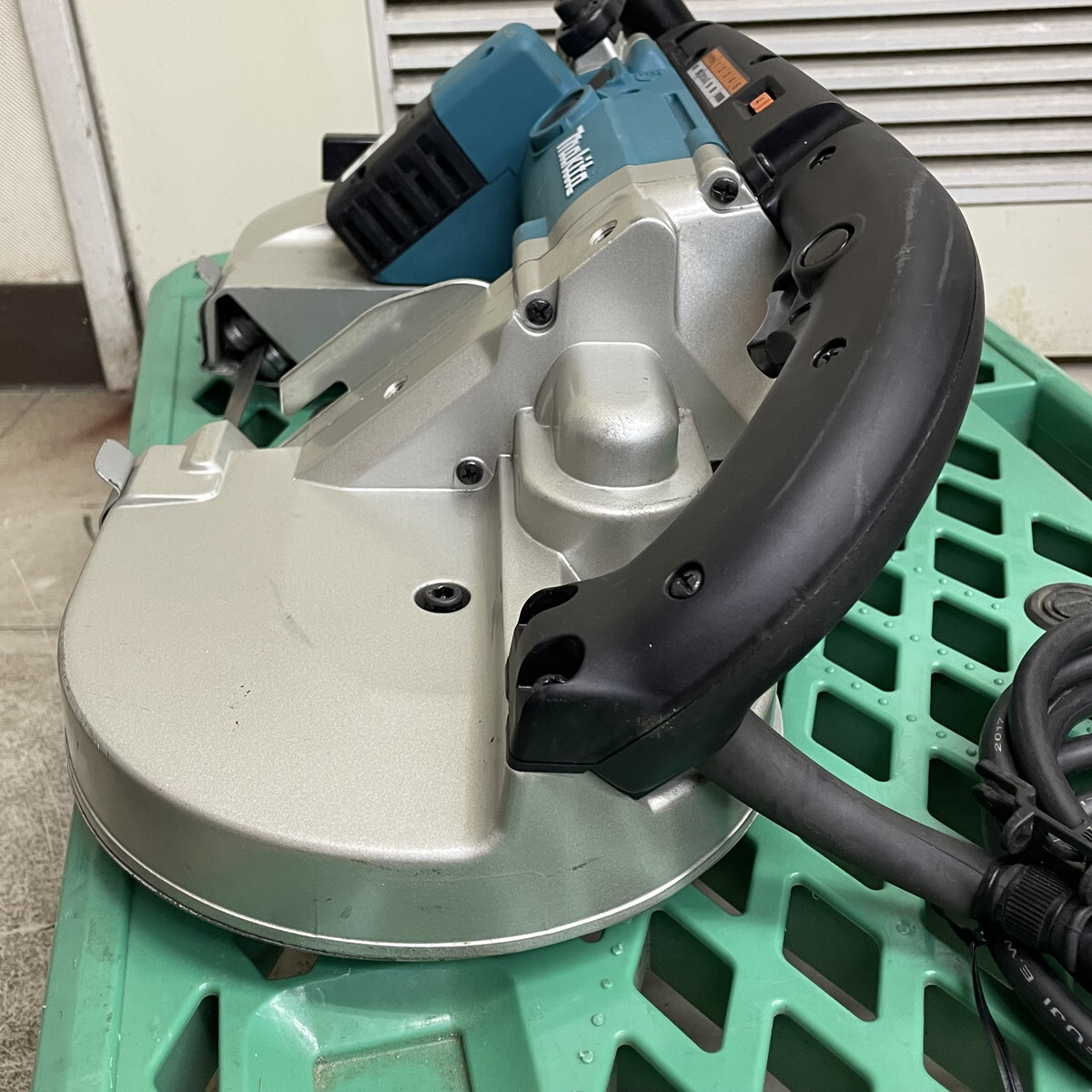 Yahoo!オークション - makita マキタ ポータブルバンドソー 2107F (N60...