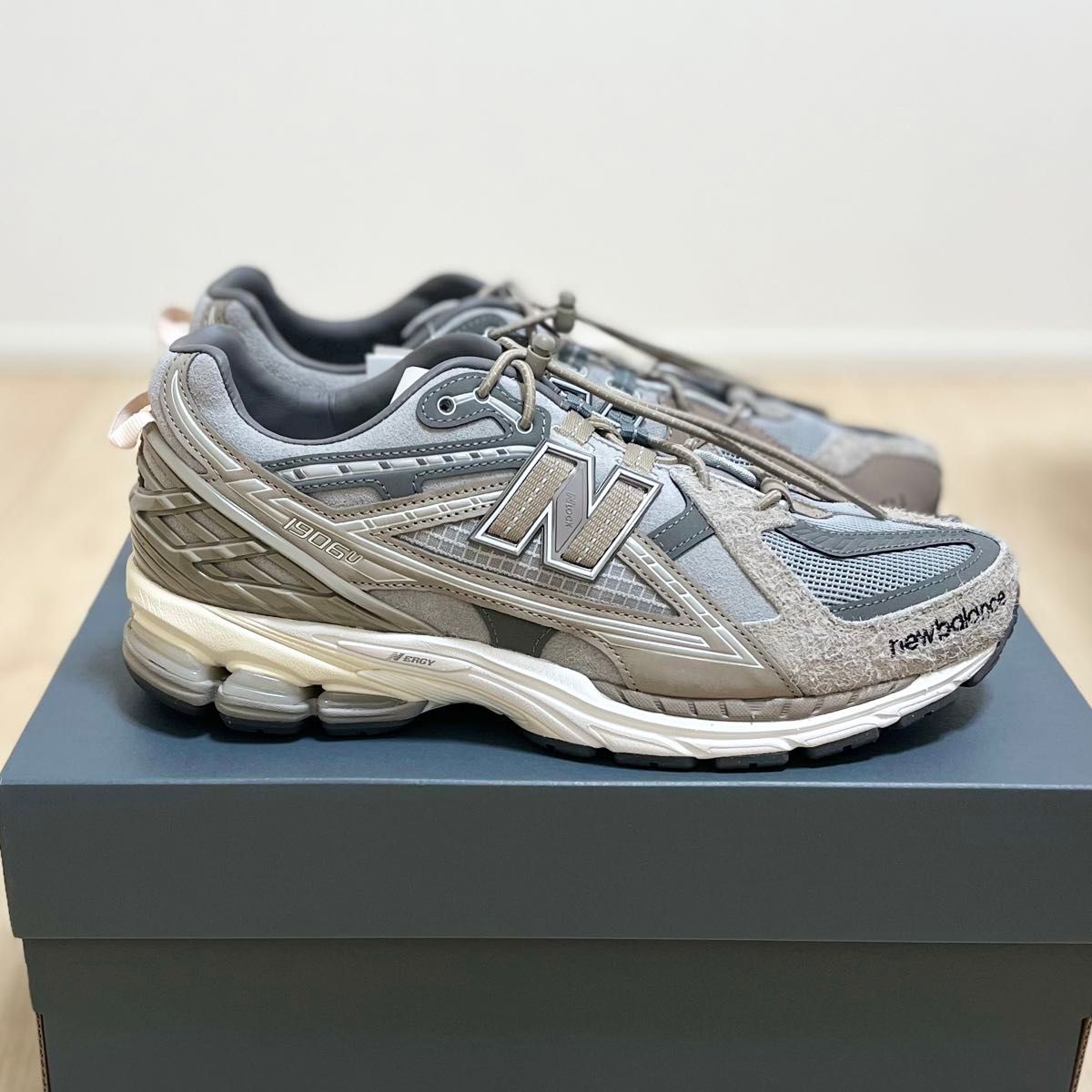 26 5】INVINCIBLE × N HOOLYWOOD × New Balance M1906U|Yahoo 26 5】INVINCIBLE × N HOOLYWOOD × New Balance M1906U|Yahoo