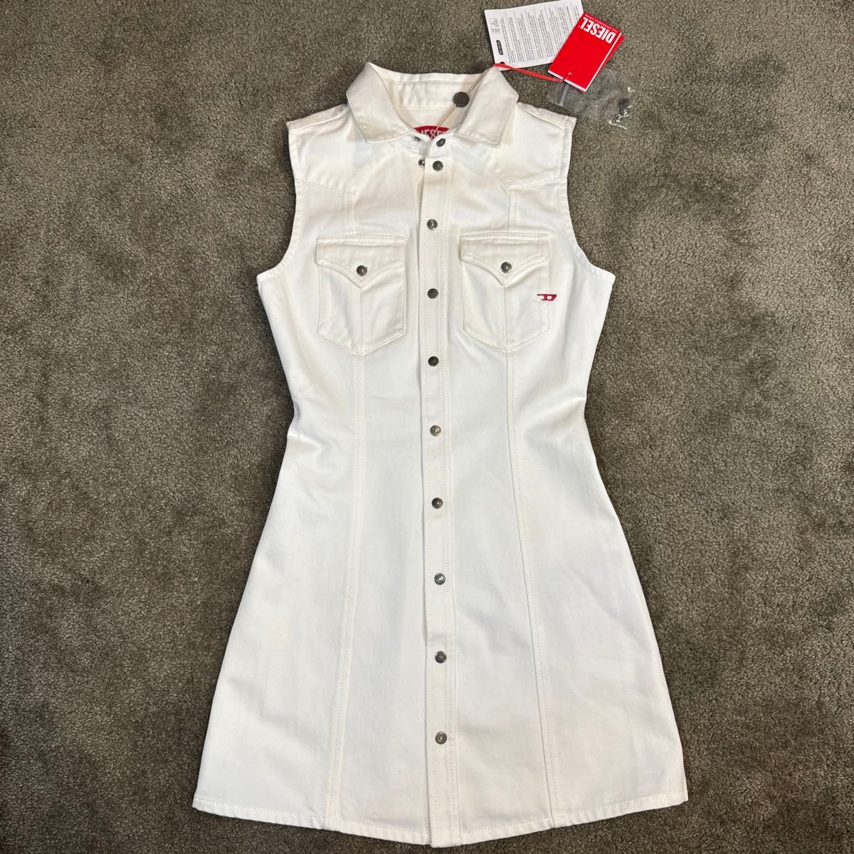 新品タグ付き DIESELディーゼル デニムワンピース ホワイト ミニ 新品タグ付き DIESELディーゼル デニムワンピース ホワイト ミニ