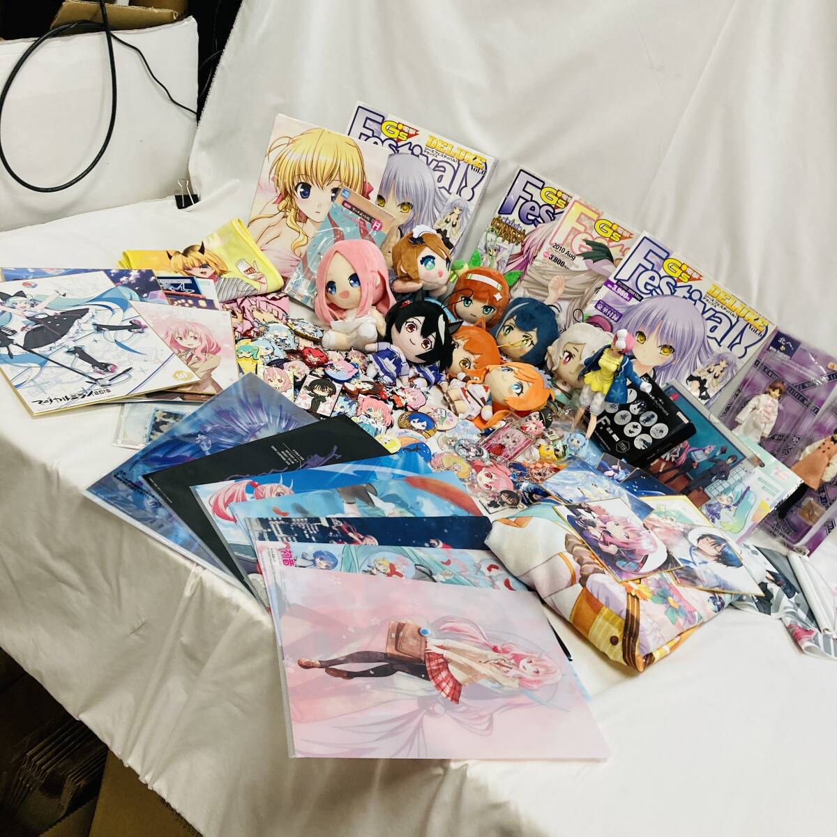 Yahoo!オークション - 32Mdd 萌え系アニメグッズ まとめて箱詰め 五等...