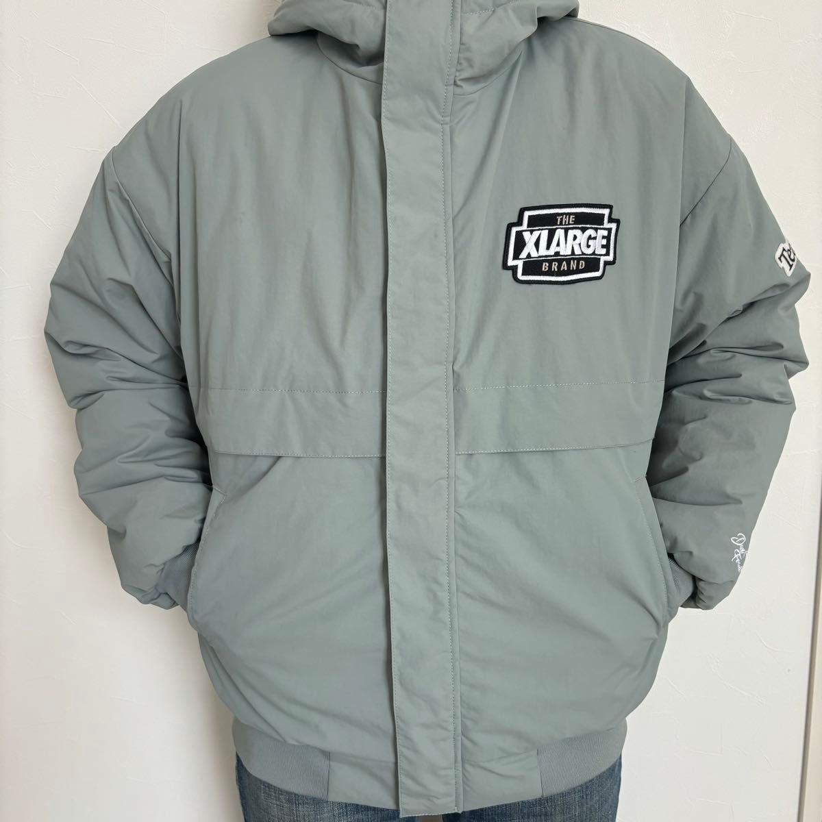 美品】X-LARGE アーチロゴ ナイロンパフジャケット エア着用 美品】X-LARGE アーチロゴ ナイロンパフジャケット エア着用