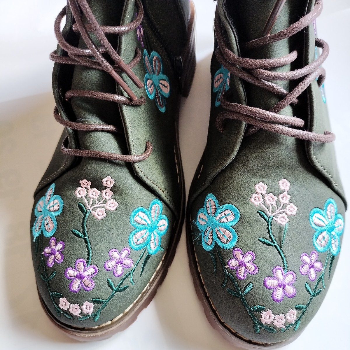 Yahoo!オークション - 刺繍がkawaiiモスグリーンのブーツ