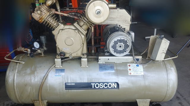Yahoo!オークション - 北海道 エアーコンプレッサー 東芝 TOSCON 5馬力...