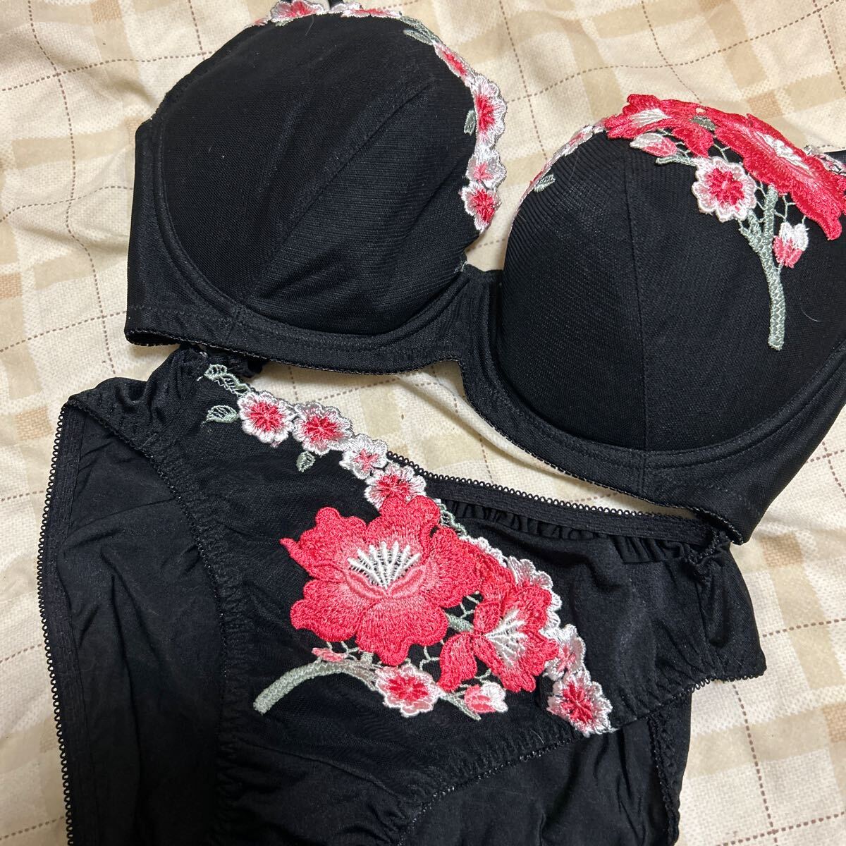 Yahoo!オークション - E70Mブラジャーショーツセット