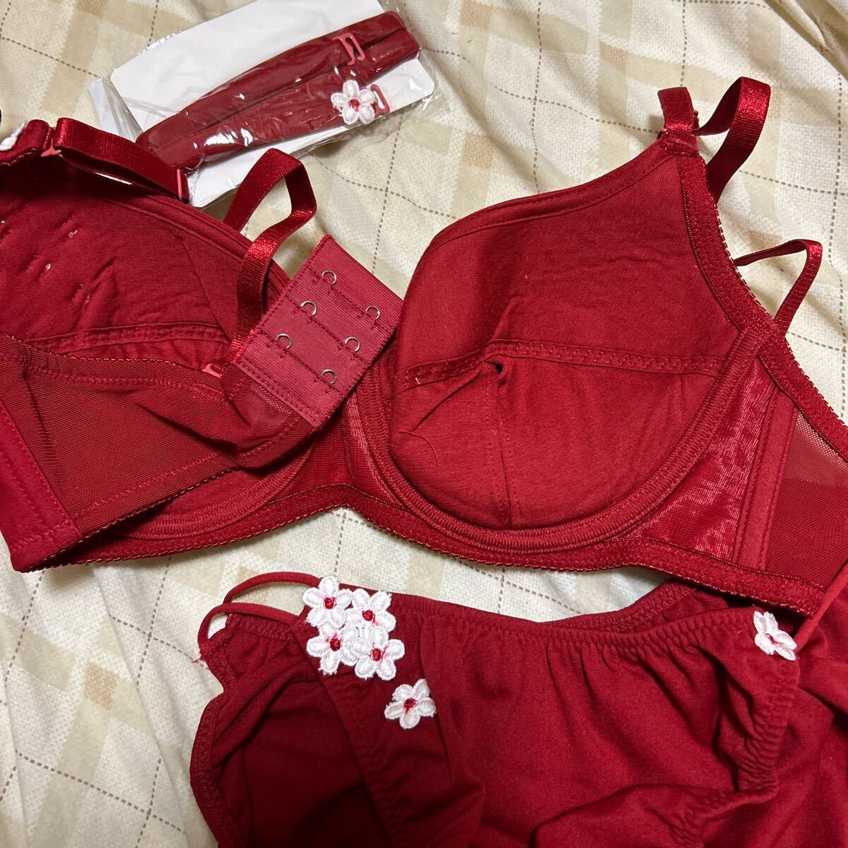 Yahoo!オークション - D65Mブラジャー ショーツセット 赤小花