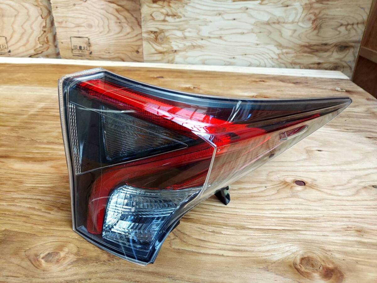 Yahoo!オークション - ZVW51 50 55.プリウス 右テールランプ 81550-472...