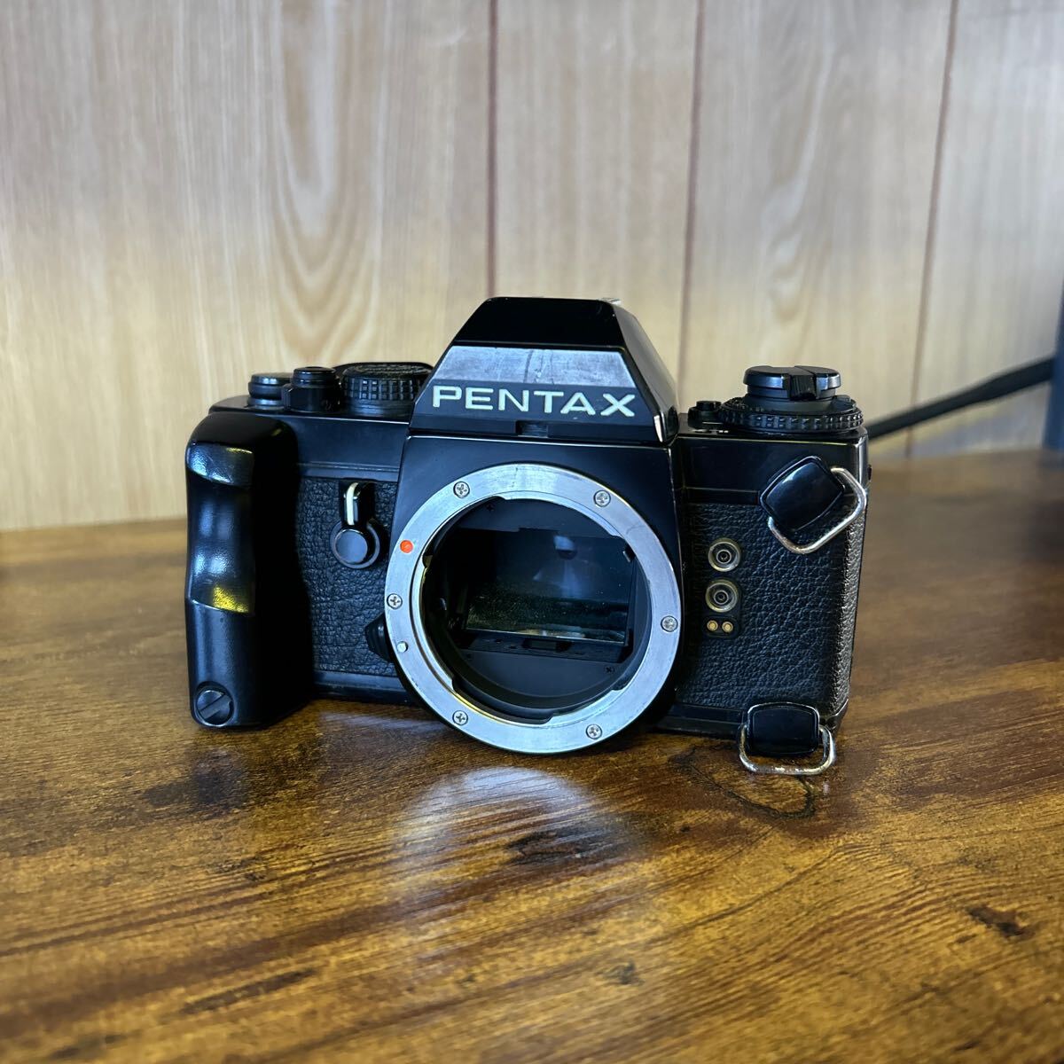 PENTAX LX ブラック ボディ ペンタックスフィルムカメラ 一眼レフ(ペンタックス)｜売買されたオークション情報、yahooの商品情報をアーカイブ公開 - オークファン（aucfan.com）