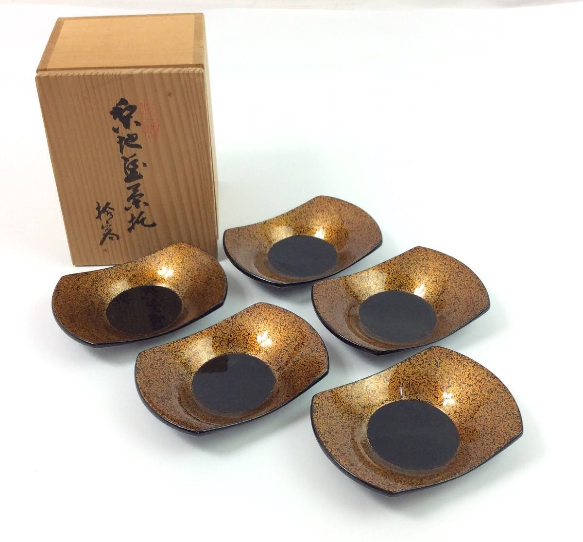 三 千舟 作 輪島塗 梨地漆茶托 五客揃 共箱付 高級茶托 縦約7.5cm×横約10.5cm×高さ1cm e1014-B(その他)｜売買されたオークション情報、yahooの商品情報をアーカイブ ...