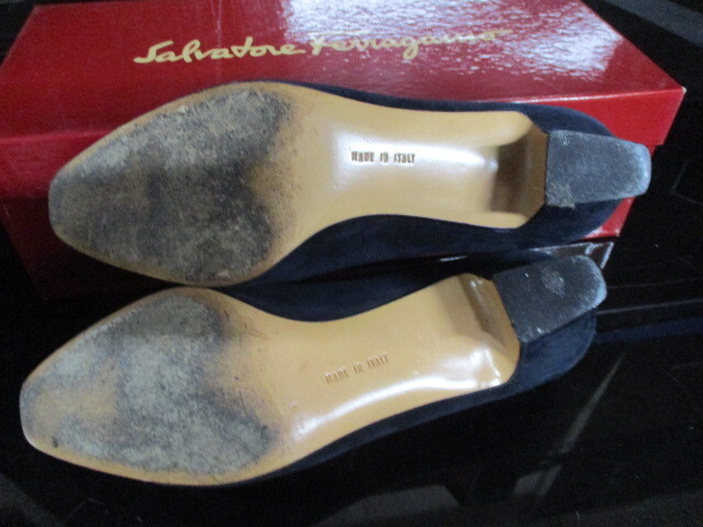 Yahoo!オークション - S340/フェラガモ Ferragamo パンプス 5B ネイビ...