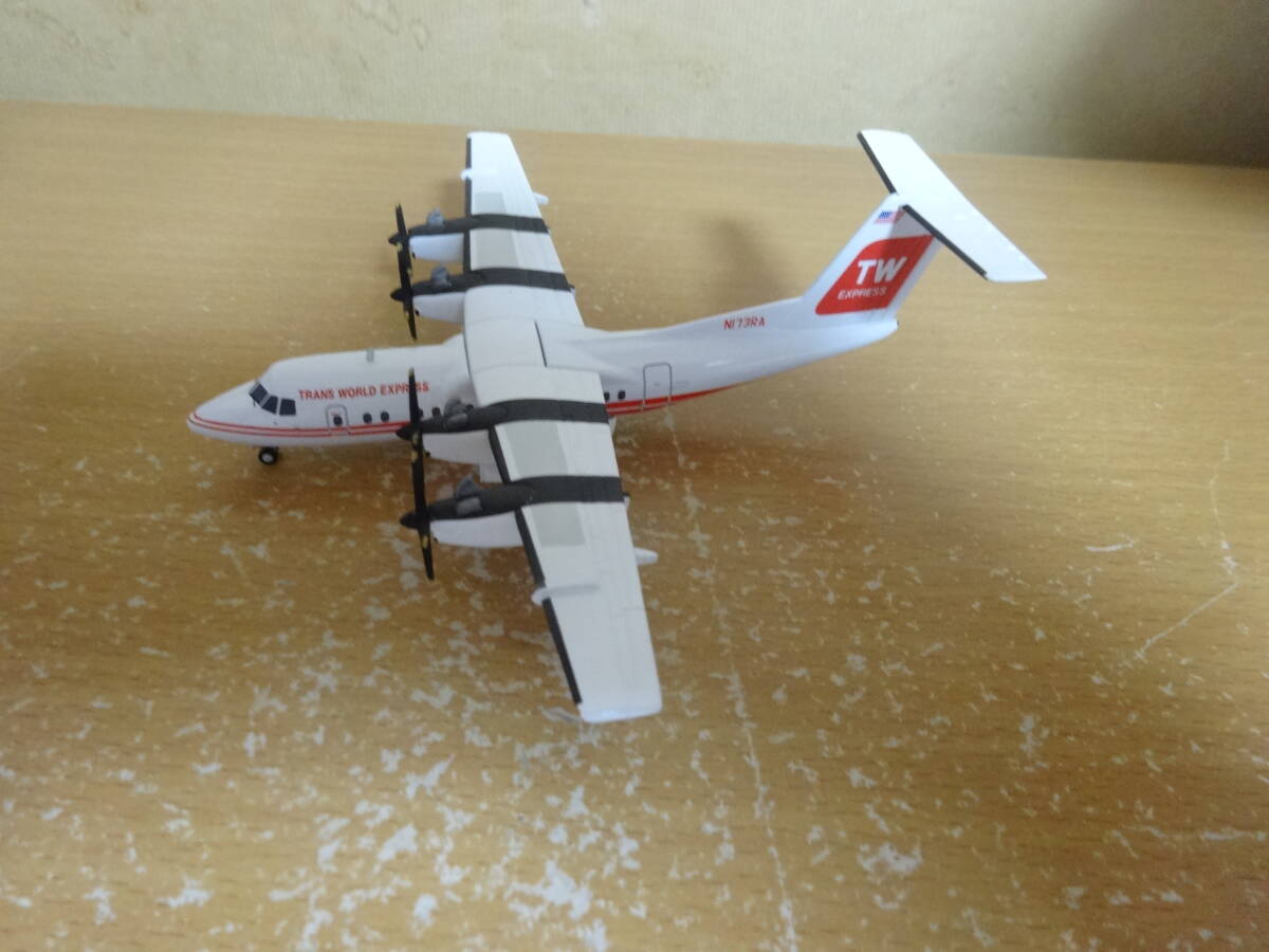 Yahoo!オークション - 1/200 ヘルパ TWエクスプレス DHC-7