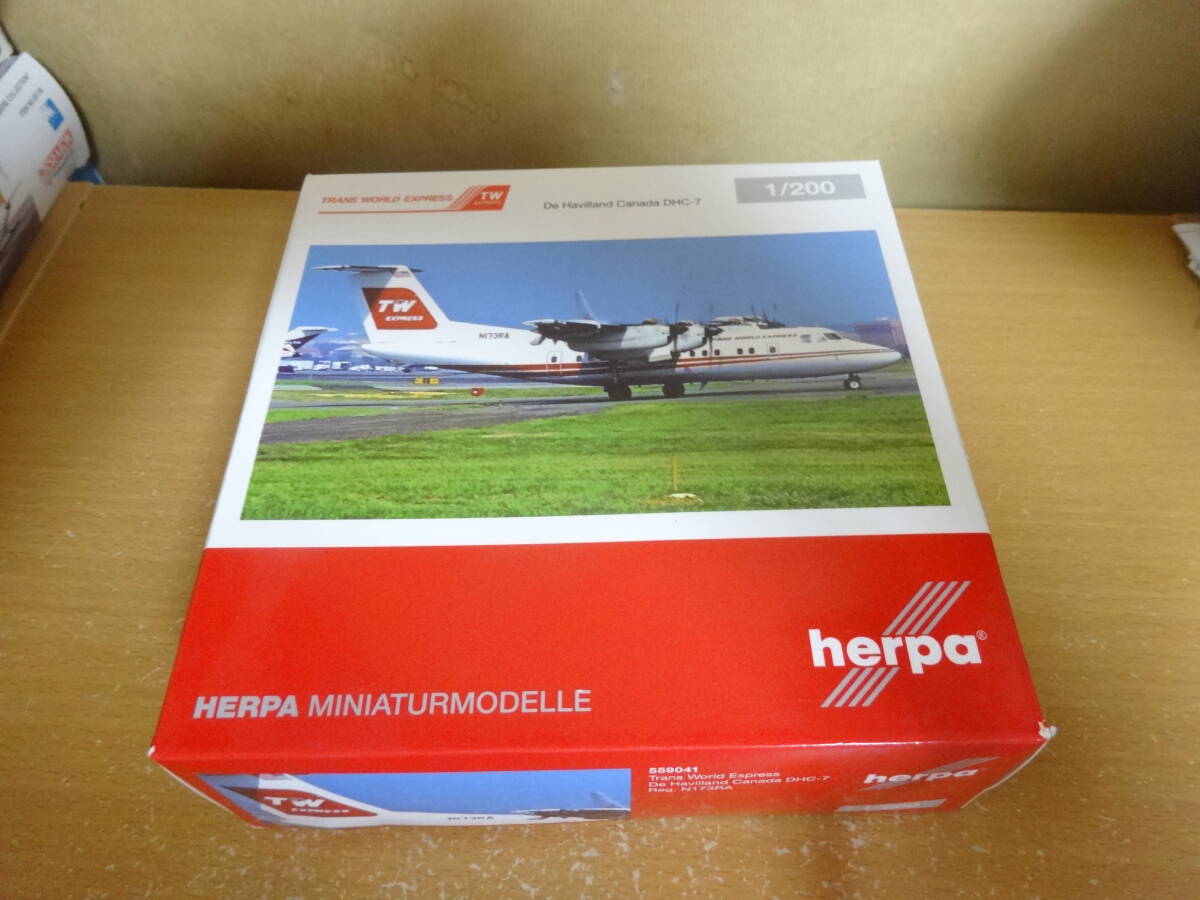 Yahoo!オークション - 1/200 ヘルパ TWエクスプレス DHC-7