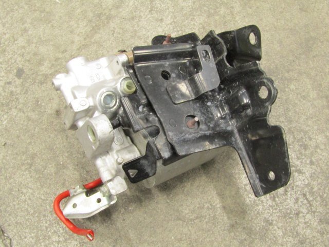 Yahoo!オークション - [H76+D2] トヨタ NHP10 アクア ABSブレーキアク...