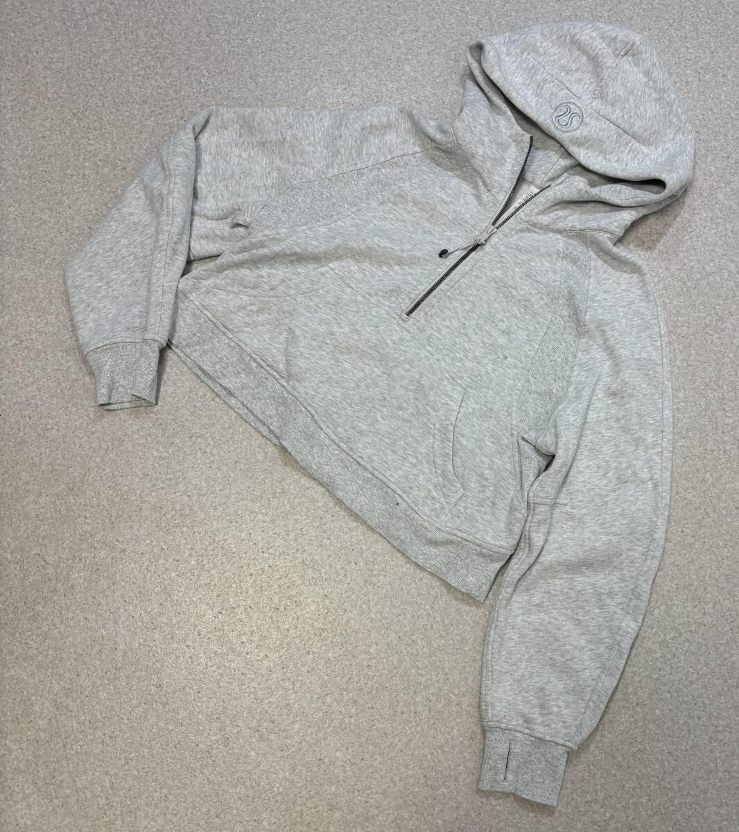 Yahoo!オークション - E568/ルルレモンM-L 裏起毛 グレー.長袖 ハーフ...