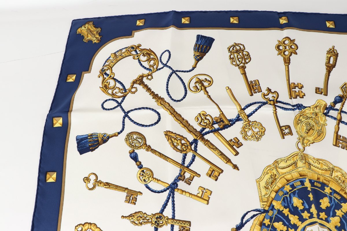 HERMES エルメス カレ90 柄物 鍵柄 スカーフ ファッション小物 服飾小物 レディース ネイビー ホワイト 箱付き 3871-AM(スカーフ)｜売買されたオークション情報、yahooの ...