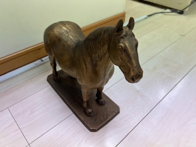 昭和レトロ 日本釧路種 馬 オブジェ 金属製 記念品 置物 競走馬 昭和レトロ 日本釧路種 馬 オブジェ 金属製 記念品 置物 競走馬
