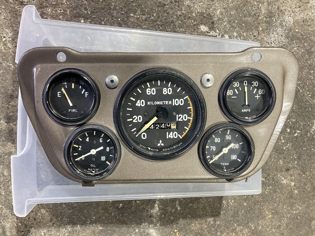 三菱 ジープ メーターパネル スピードメーター J53 J54 J55(計器、追加メーター本体)｜売買されたオークション情報、yahooの商品情報をアーカイブ公開 - オークファン ...