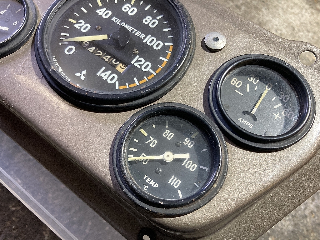 三菱 ジープ メーターパネル スピードメーター J53 J54 J55(計器、追加メーター本体)｜売買されたオークション情報、yahooの商品情報をアーカイブ公開 - オークファン ...