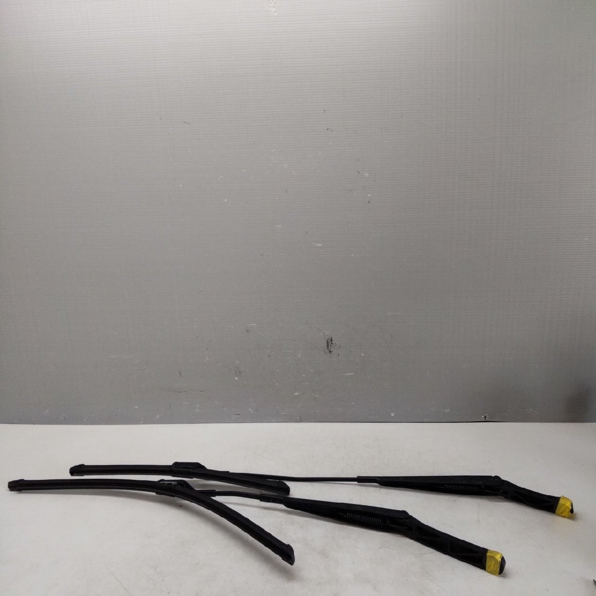 Yahoo!オークション - 6RCBZ ポロ 純正 左右フロントワイパーアー...