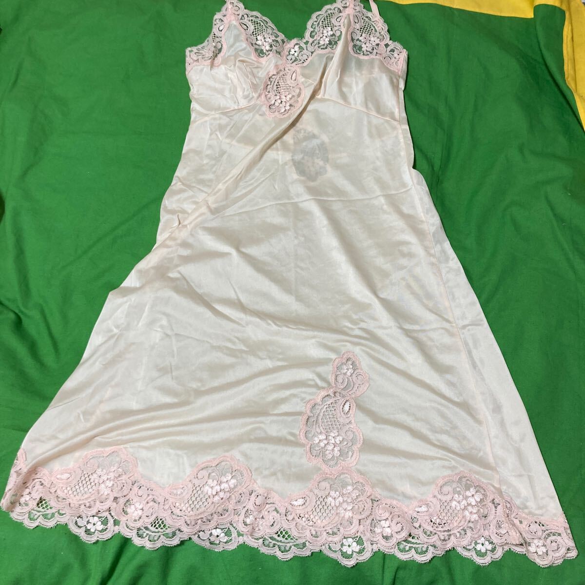 Yahoo!オークション - レディース ピンクベージュ スリップ B85-95 シ...