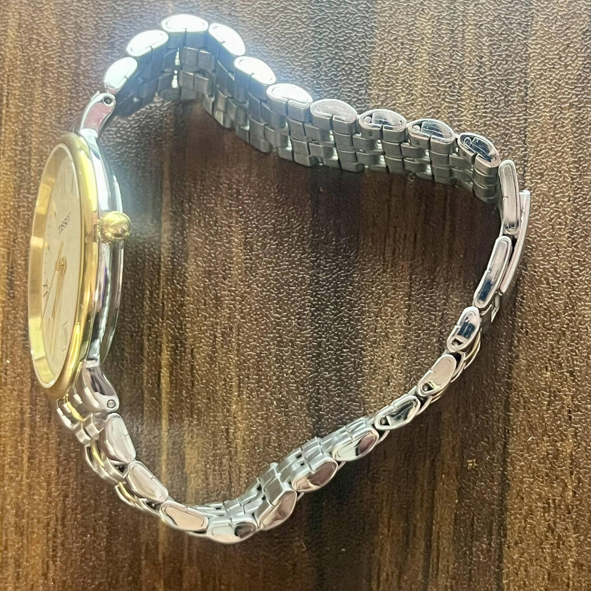 TISSOT ティソ T983 ラウンド SS/GP デイト ヴィンテージ メンズ 腕 時計 クォーツ 稼働品 電池交換済(ティソ)｜売買されたオークション情報、yahooの商品情報を ...