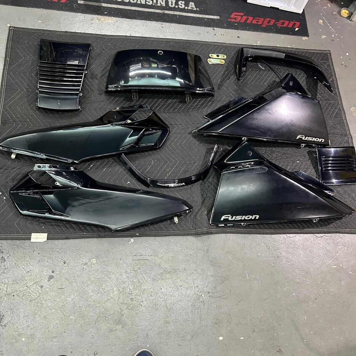 Yahoo!オークション - A13 MF02 フュージョン ホンダ純正 外装カウルセ...