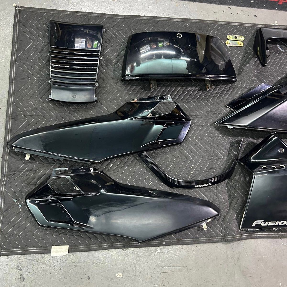 Yahoo!オークション - A13 MF02 フュージョン ホンダ純正 外装カウルセ...