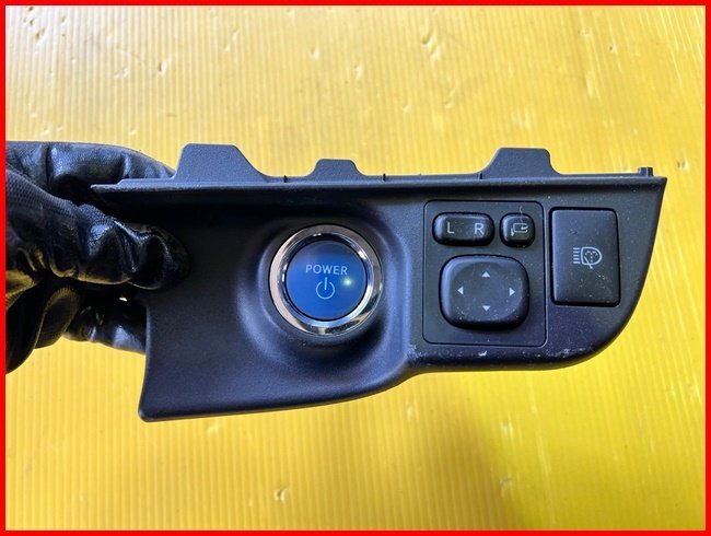 Yahoo!オークション - アクア NHP10 ドアミラースイッチ 管理番号 5064