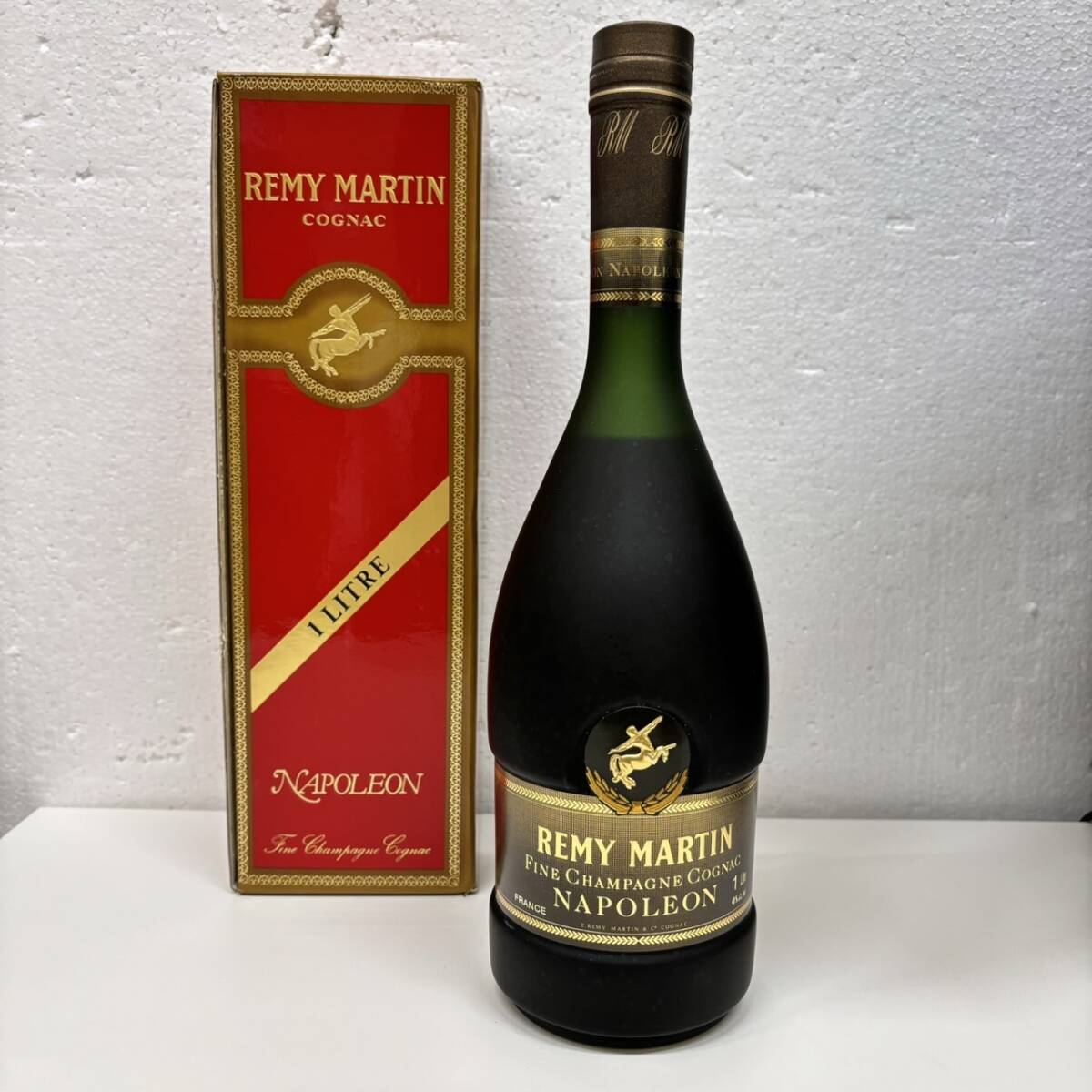 C-0916.3-905 未開栓古酒 REMYMARTIN レミーマルタン コニャック NAPOLEON ブランデー 1000mL 40％ 保管品 箱付き 現状品(レミーマルタン)｜売買された ...