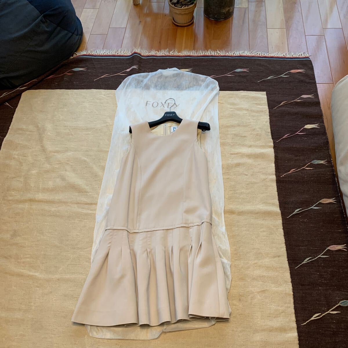 Yahoo!オークション - フォクシーfoxy doropped waist pintuck dress ...