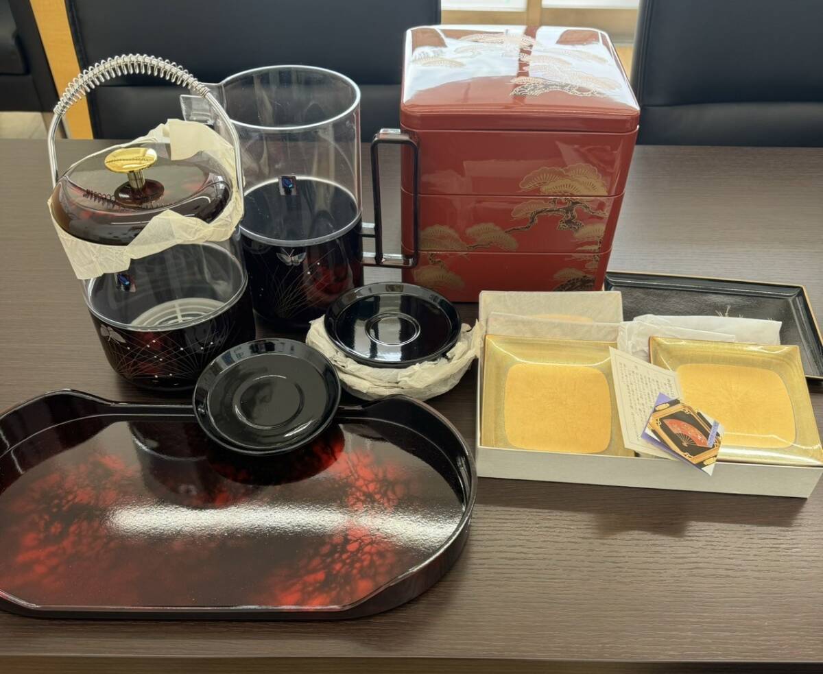 Yahoo!オークション - H#5268 漆器 お重 小皿揃 お盆 デキャンタ ピッ...