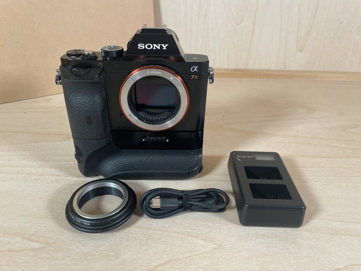 SONY α7R ILCE-7R ボディ バッテリーグリップ バッテリー×2 M39マウントアダプター付属(ソニー)｜売買されたオークション情報、yahooの商品情報をアーカイブ公開 ...