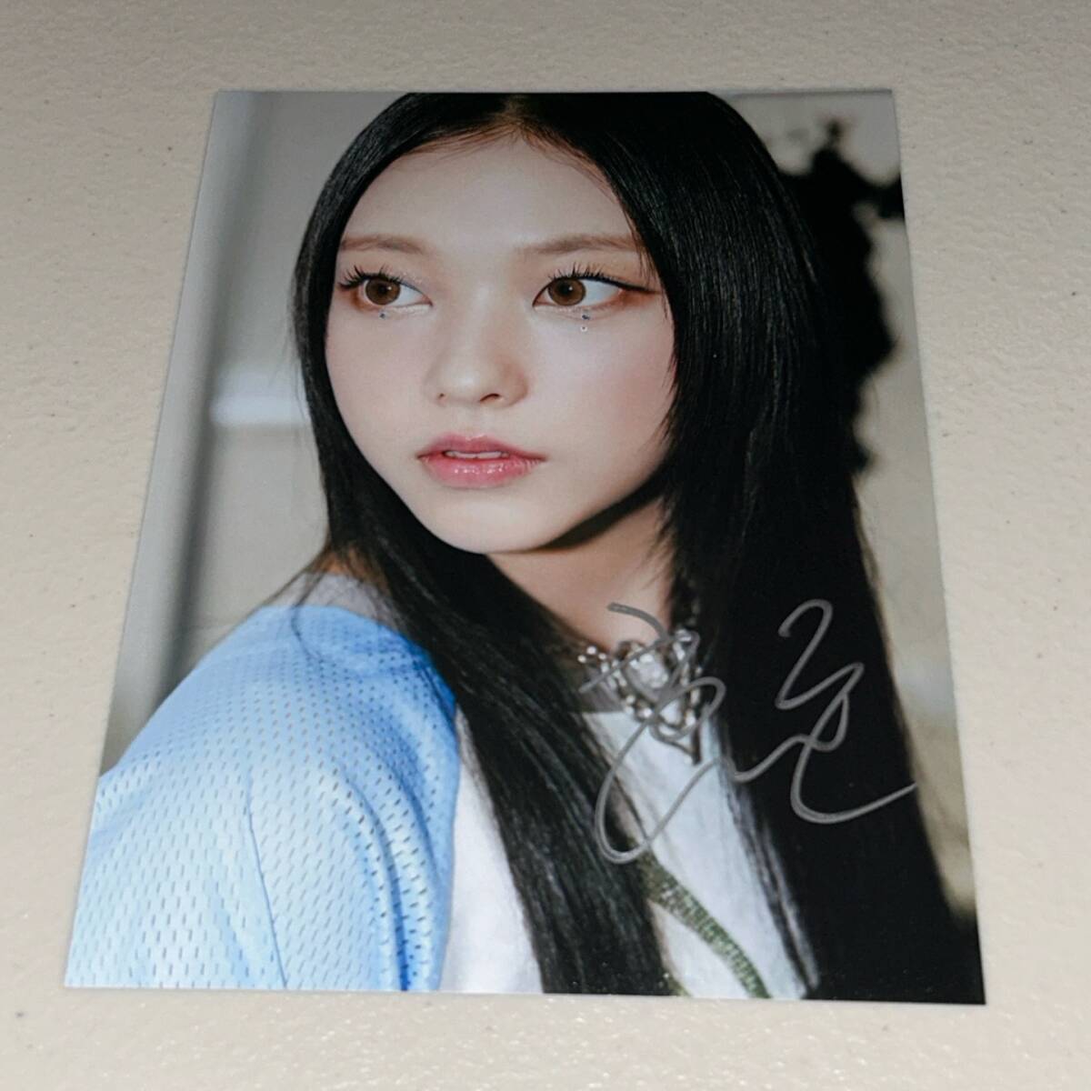 Yahoo!オークション - ヘリン(NewJeans) スチール写真(2Lサイズ) 直筆...