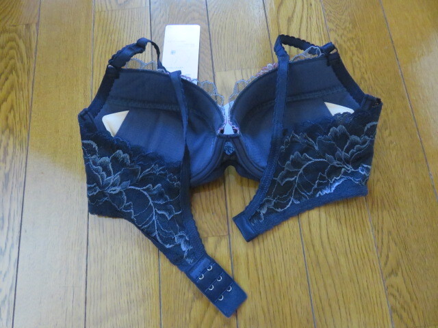 Yahoo!オークション - 【新品】ワコールWing花柄ブラジャー C75