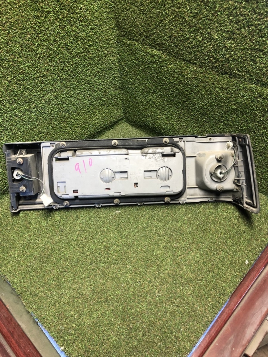 Yahoo!オークション - 【M042】日産 純正 910型 ブルーバード 左テール...