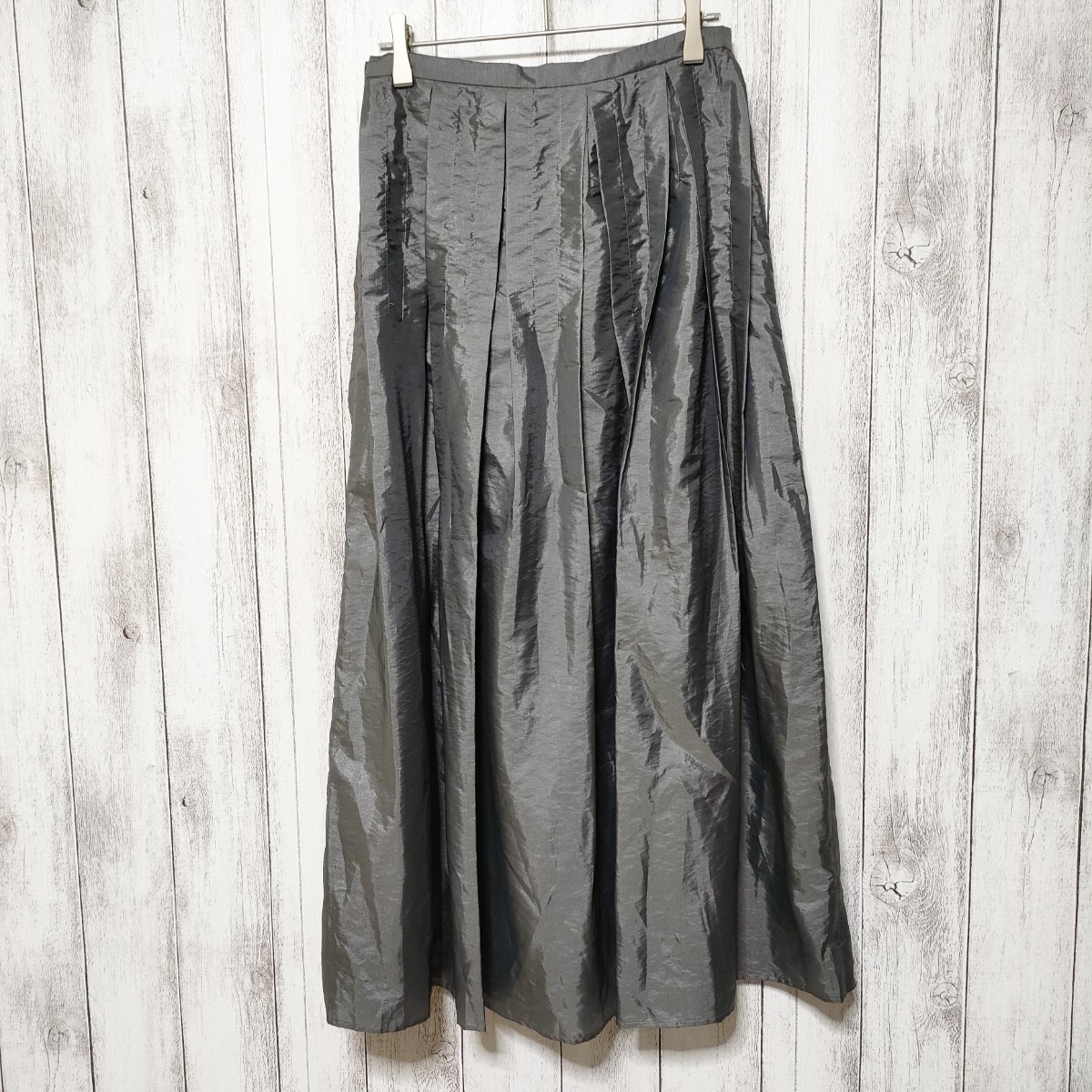 Yahoo!オークション - oblige bella (11AR) タック ロングスカート 光沢感