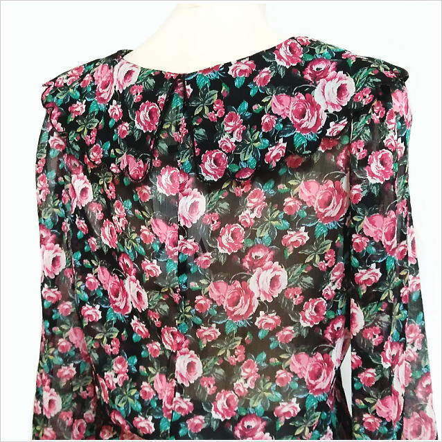 未使用〈ZARA〉黒ピンク花柄シフォンレースアップブラウス 長袖 未使用〈ZARA〉黒ピンク花柄シフォンレースアップブラウス 長袖