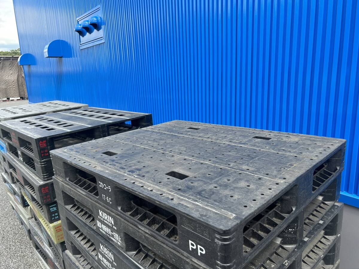 管3043 自社便対応地域あり 業務用 プラスチックパレットプラ 樹脂ビールパレット 1100mm×900mm 1枚1 200円在庫50枚(台車)｜売買されたオークション情報、yahooの商品 ...