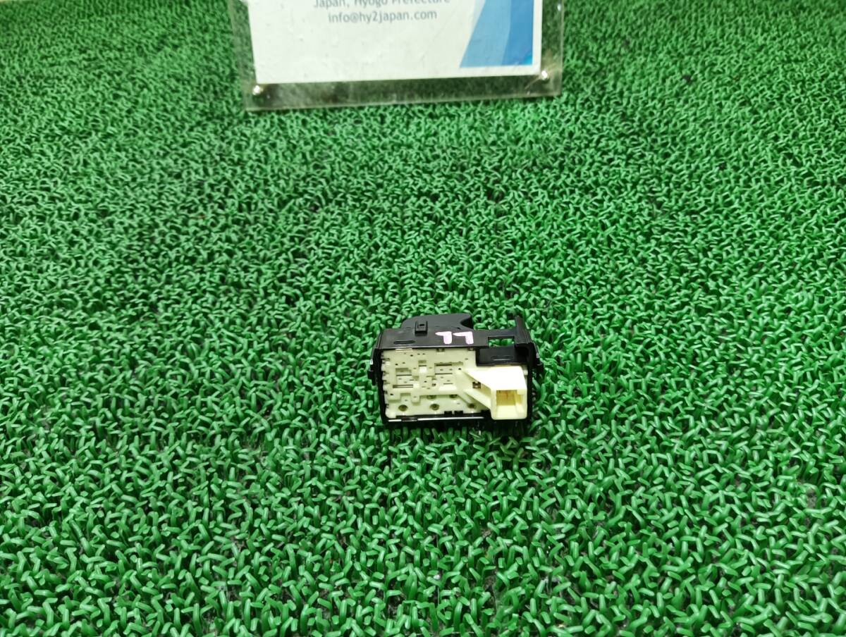 Yahoo!オークション - トヨタ リアドアパワーウィンドウスイッチ 左 プ...