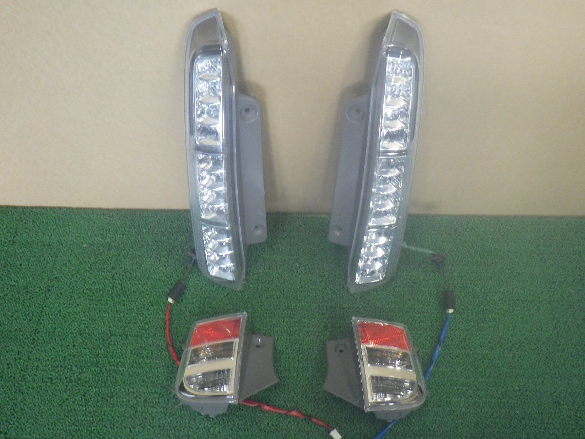 Yahoo!オークション - トヨタ ZGM10 アイシス 平成24年 クリアテール ...