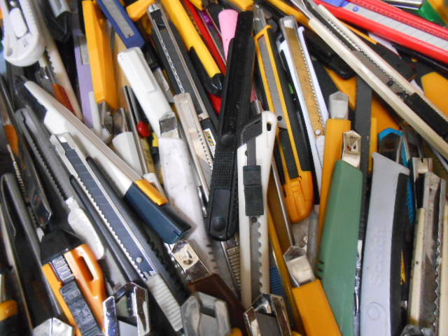 Yahoo!オークション - カッターナイフ 大量 200個ぐらい まとめて ...