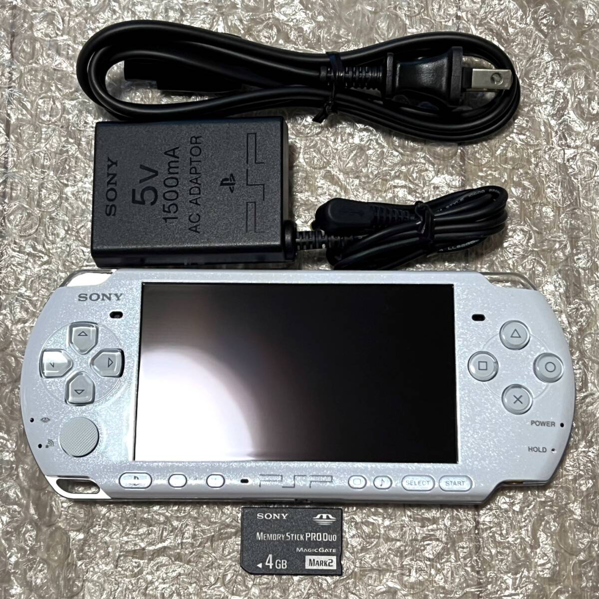 画面無傷 み 最終型 PSP-3000 本体 パールホワイト＋メモリースティック 4GB PlayStation Portable 薄型(PSP3000シリーズ)｜売買されたオークション情報 ...