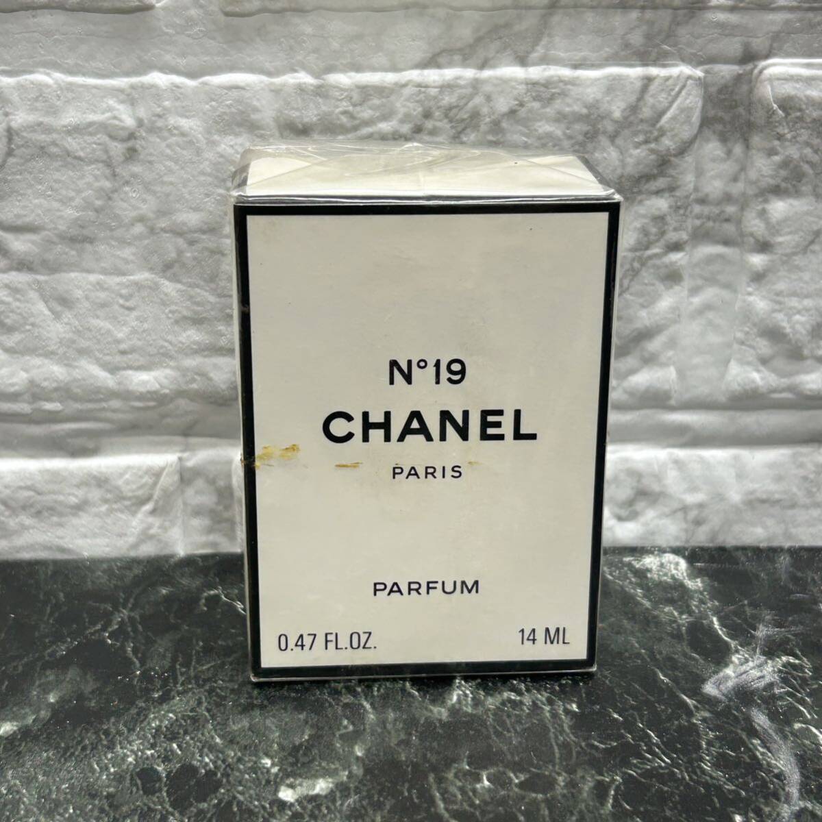CHANEL シャネル 香水 パルファム PARFUM No 19 14ml(シャネル)｜売買されたオークション情報、yahooの商品情報をアーカイブ公開 - オークファン（aucfan.com）