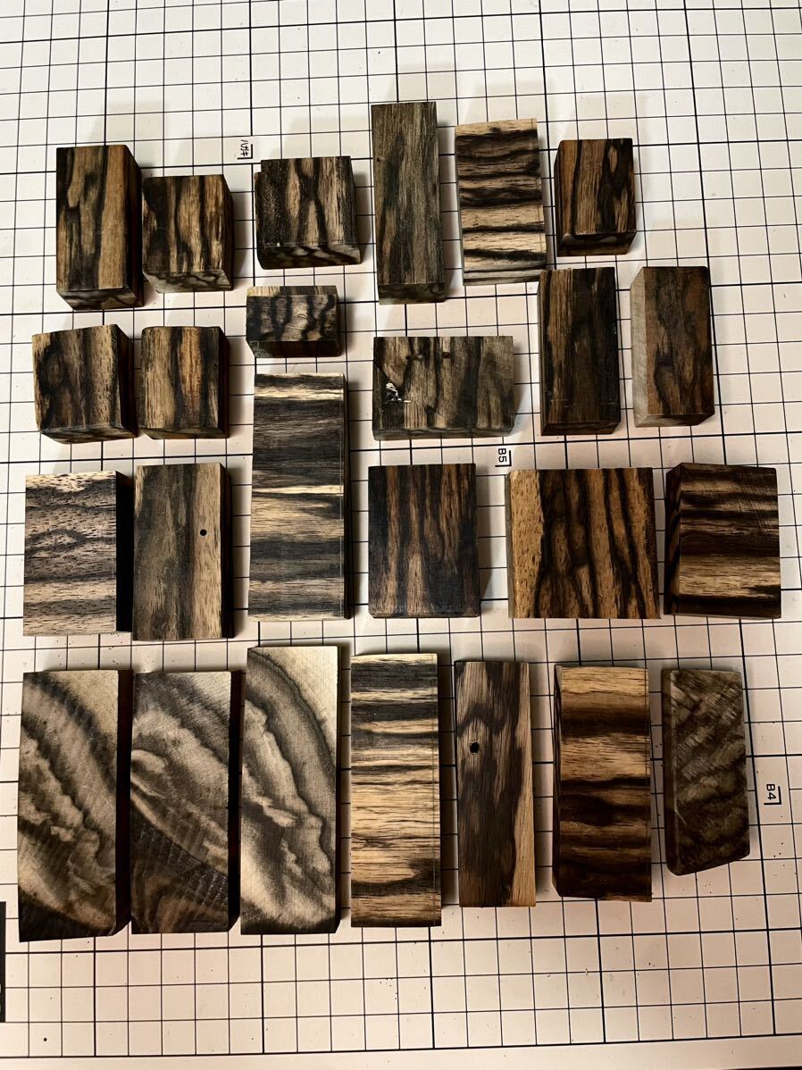 Yahoo!オークション - 『Z0369』黒柿 孔雀杢 変杢 希少材端材セット