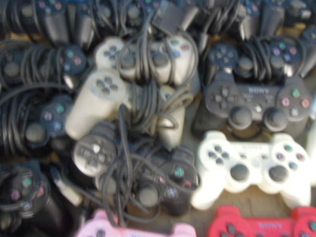 Yahoo!オークション - まとめ PS PS2 PS3 コントローラー 計27個セ...