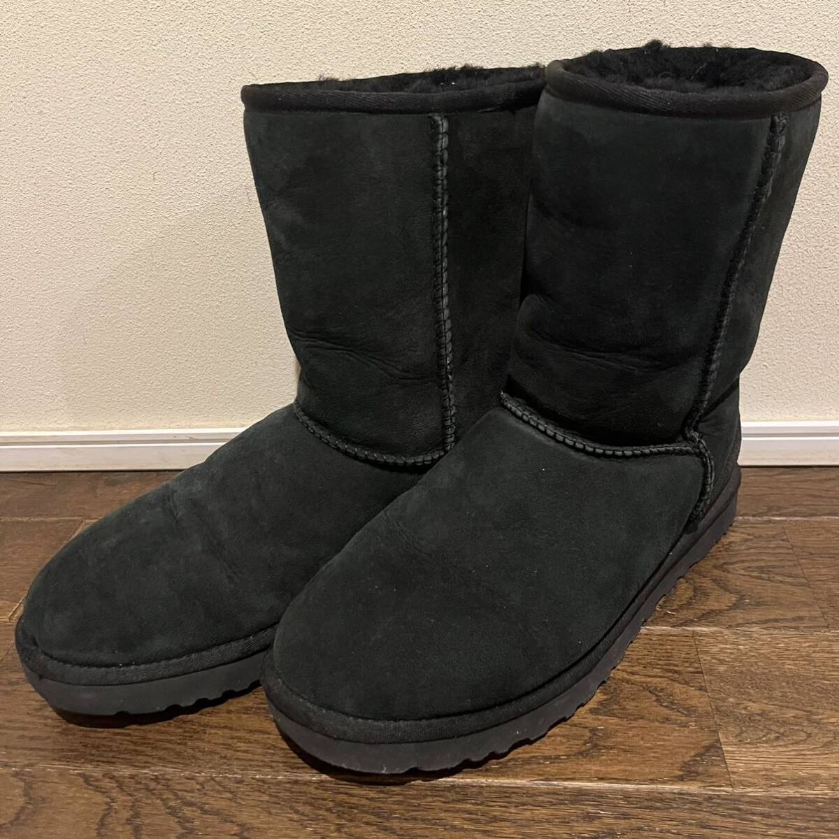 Yahoo!オークション - UGG アグ クラシック ショート ムートン ブラッ...