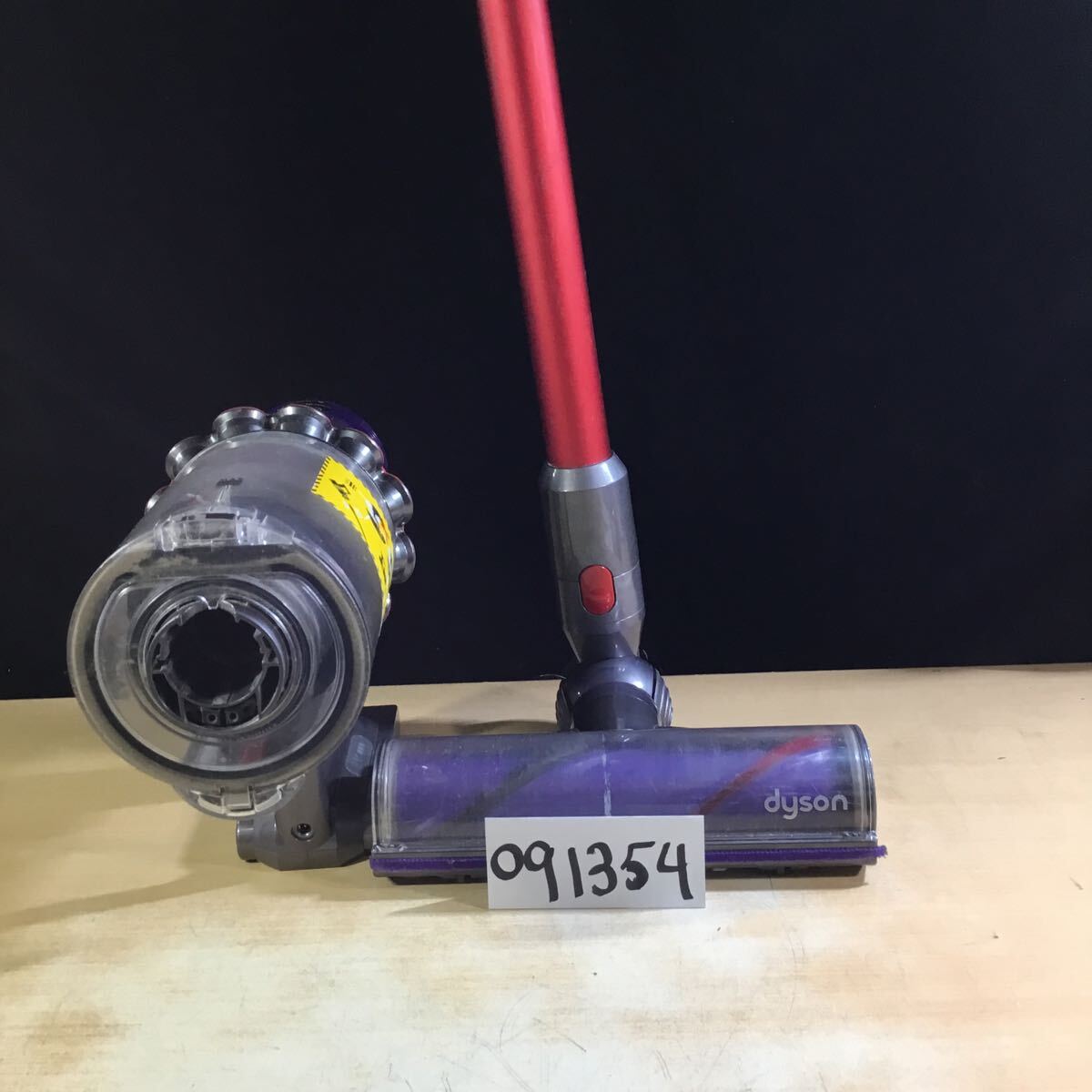 Yahoo!オークション - (091354G) dyson SV12サイクロン式コードレスク...