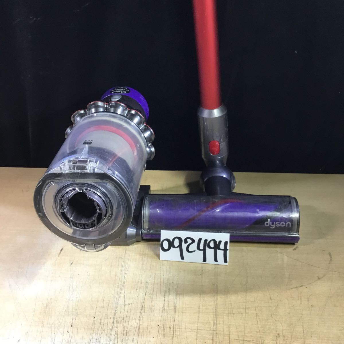 Yahoo!オークション - (092494G) dyson SV12サイクロン式コードレスク...