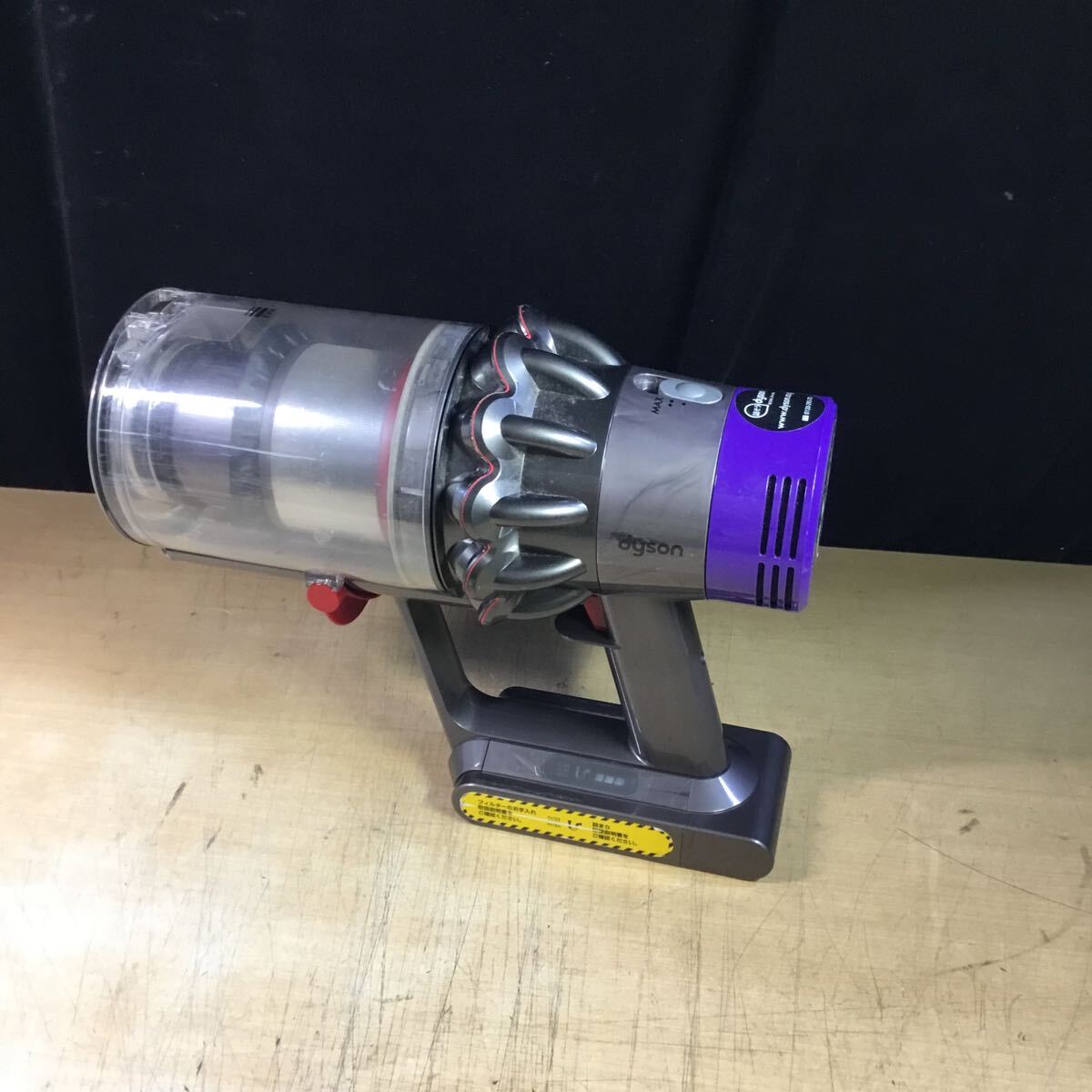 Yahoo!オークション - (092494G) dyson SV12サイクロン式コードレスク...