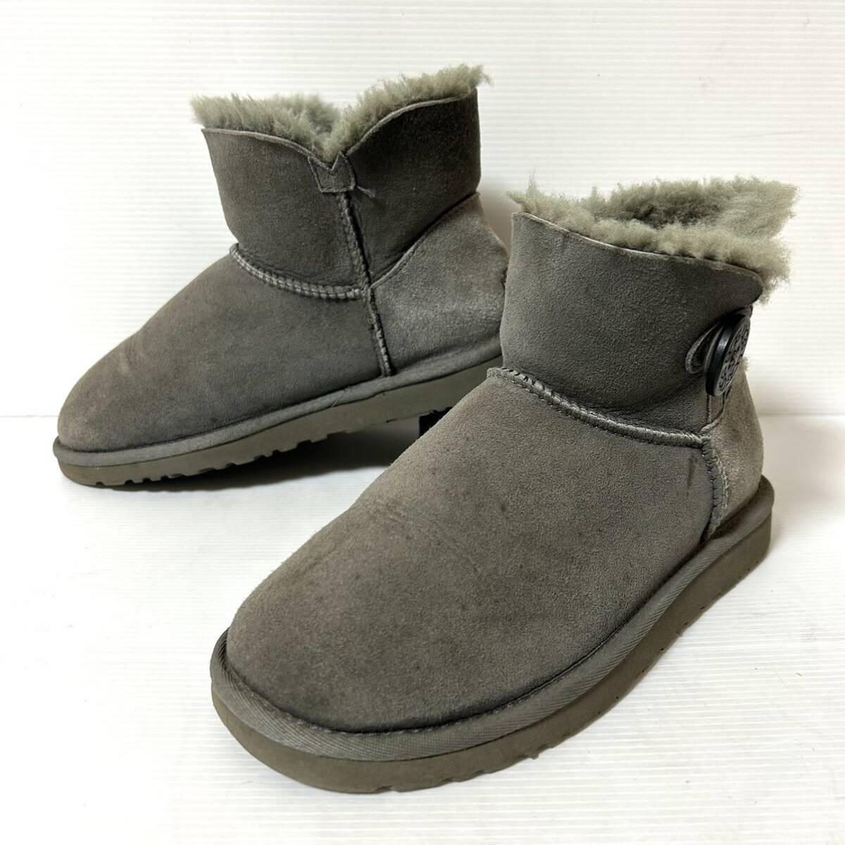 UGG MINI BAILEY BUTTON II 3352 UGG アグ ベイリーボタン 2 3352 ムートンブーツ ショートブーツ 23cm グレー EC(US6)｜売買された ...
